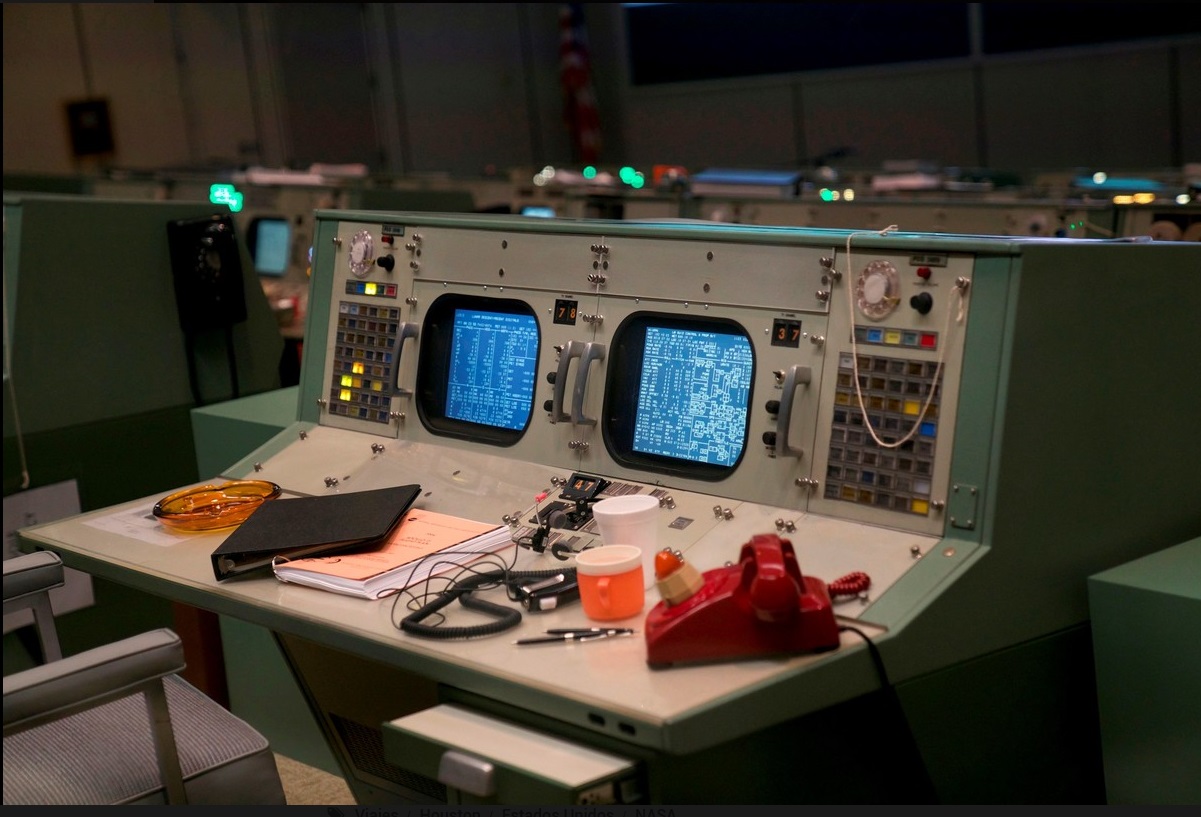 LA NASA reabre el centro de control de las Misiones Apolo