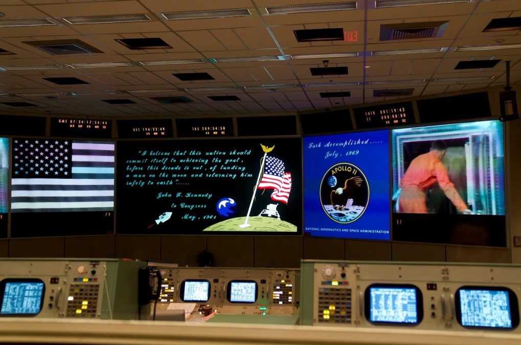 LA NASA reabre el centro de control de las Misiones Apolo