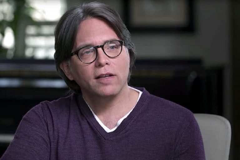 Sentencian a Keith Raniere, líder de NXIVM, a 120 años de prisión