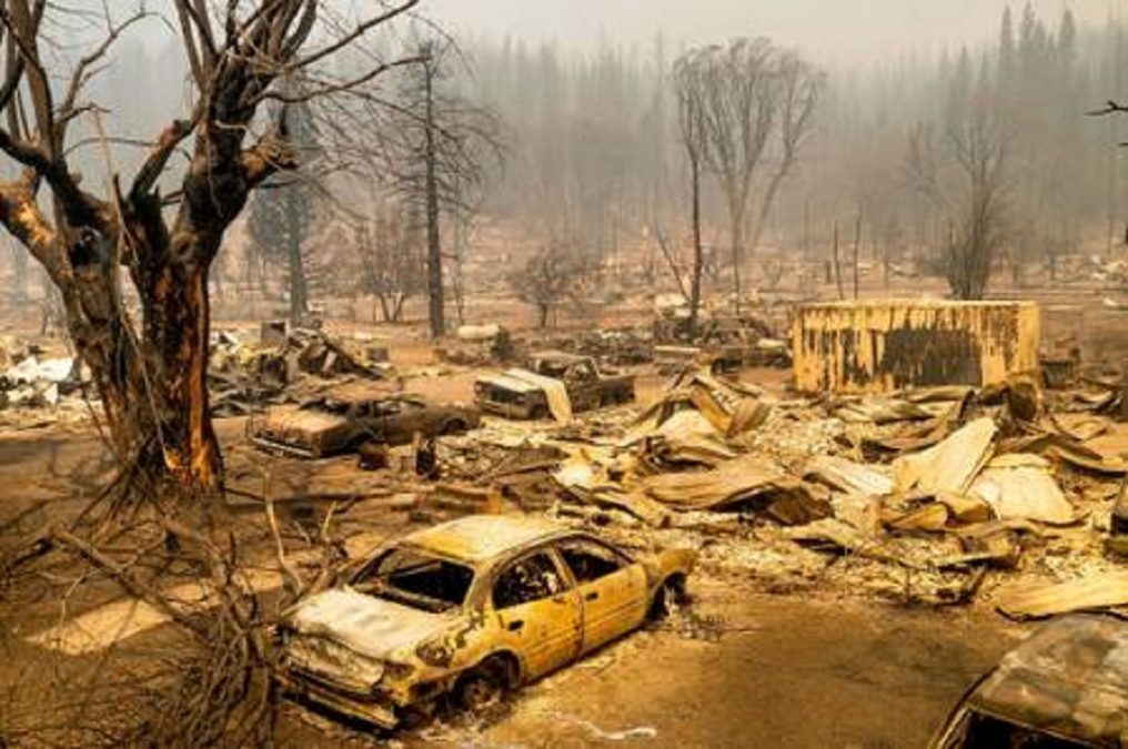 Crecen los enormes incendios forestales en California