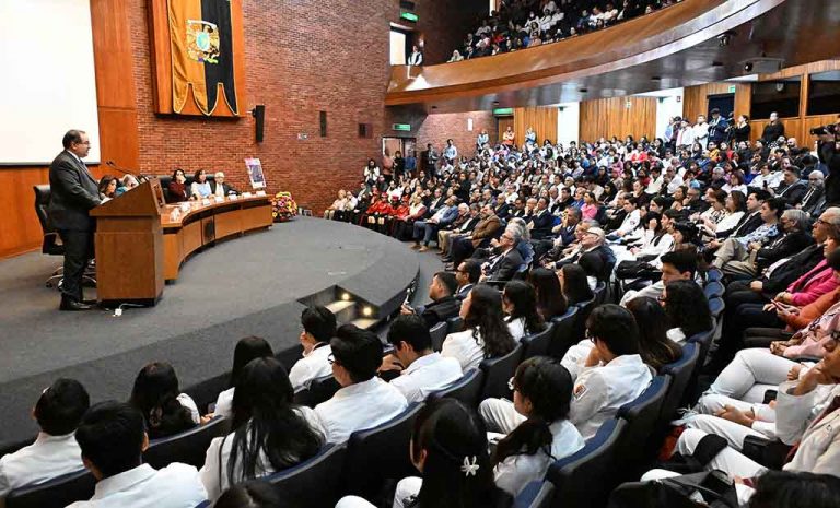 UNAM celebra 65 años de la Facultad de Medicina